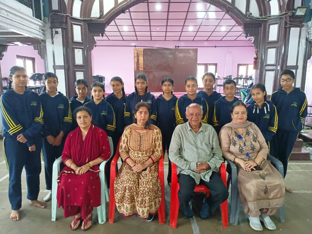 Theatrical Exercises to Improve Body Language & Mannerisms — Theatre ...